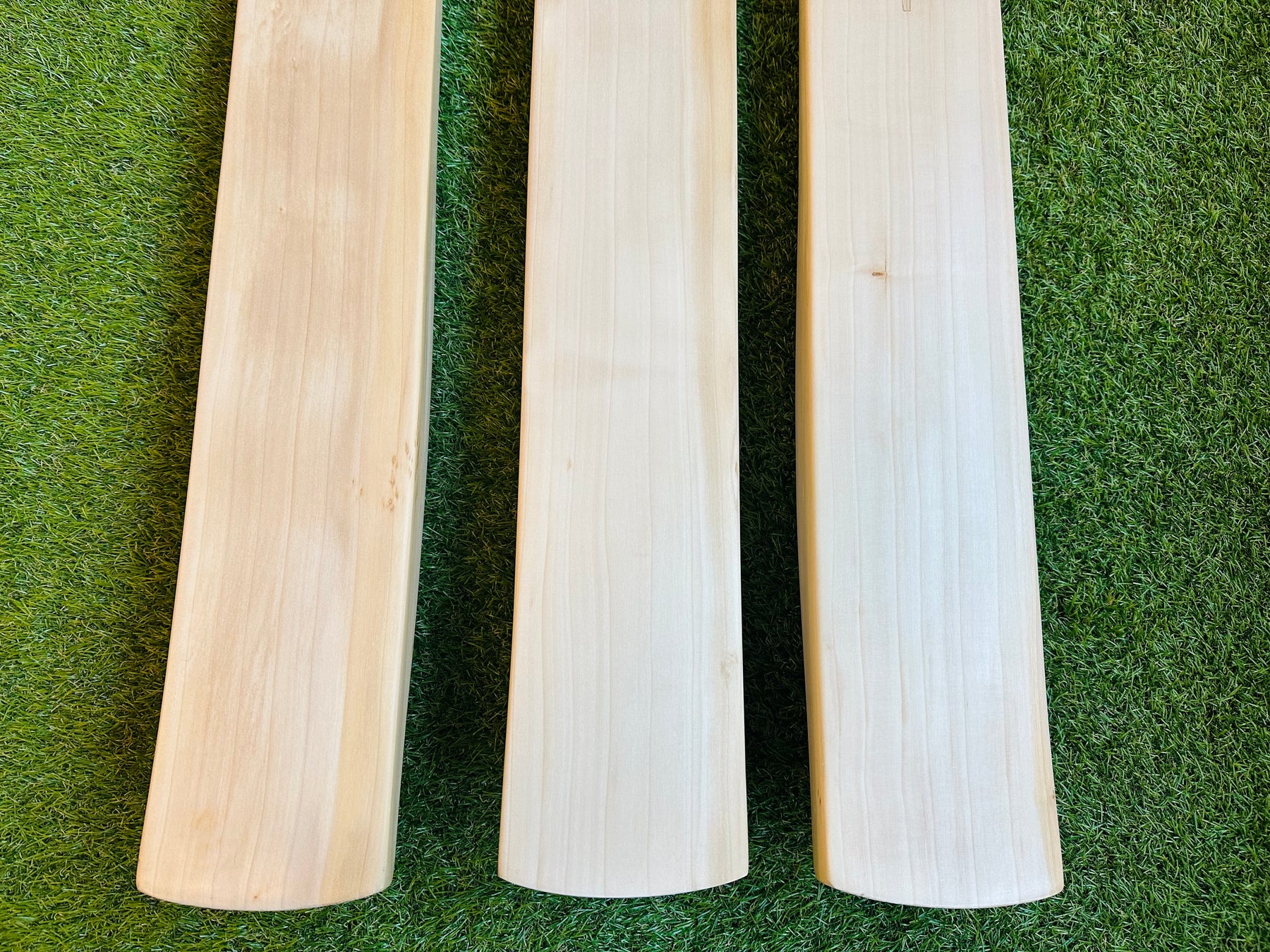 Plain Custom Grade 2 Cricket Bat | Duckbill Profile – DKP Cricket