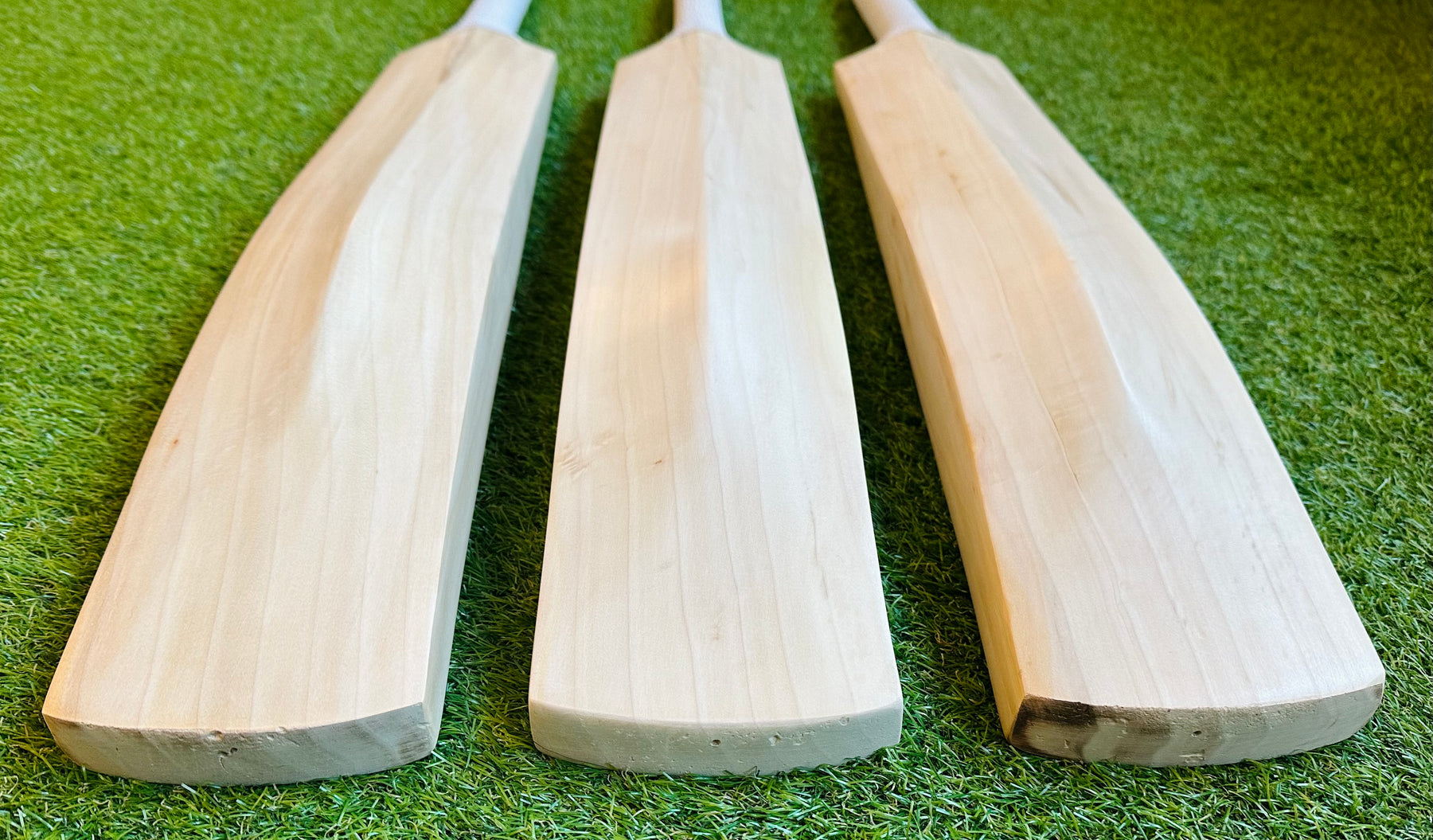 Plain Custom Grade 2 Cricket Bat | Duckbill Profile – DKP Cricket