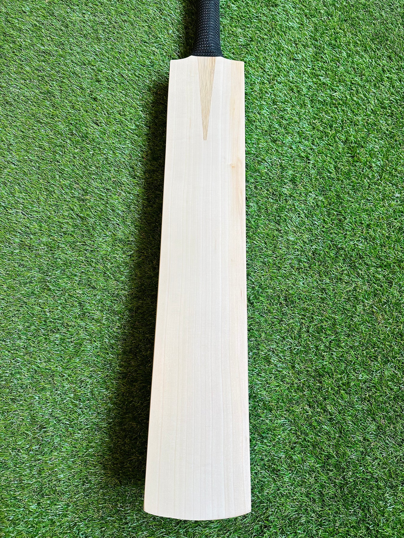 Plain Grade 1 English Willow Cricket Bat | Chris Gayle Profile | 40mm ...